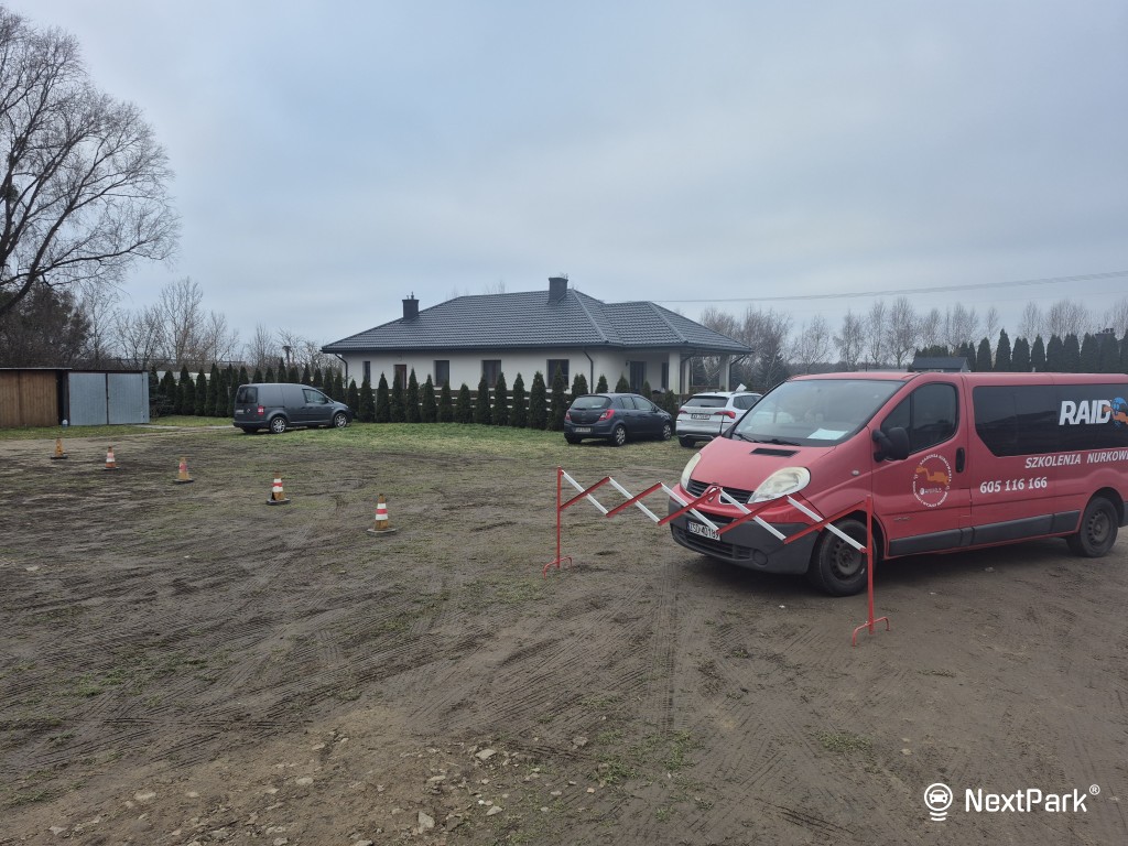 Tani Parking Modlin | Airport car park Warsaw Modlin - NextPark