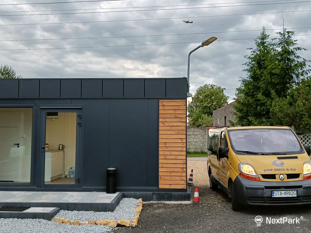 STOP DRIVE & FLY | Parking lotnisko Katowice Pyrzowice - NextPark